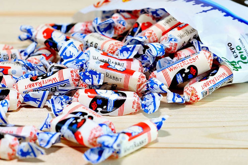 GULA-GULA WHITE RABBIT BAKAL MENJADI PELEMBAP BIBIR ANDA!